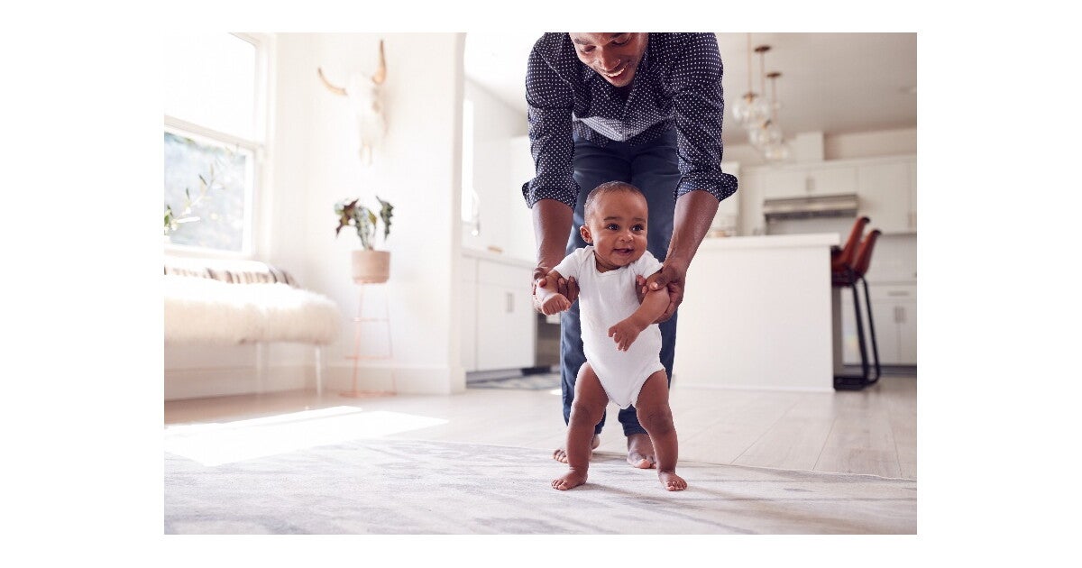 Guiding Your Baby's First Steps | Nestlé FamilyNes